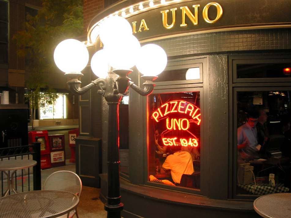 Pizzeria Uno Chicago IL Review What To Eat